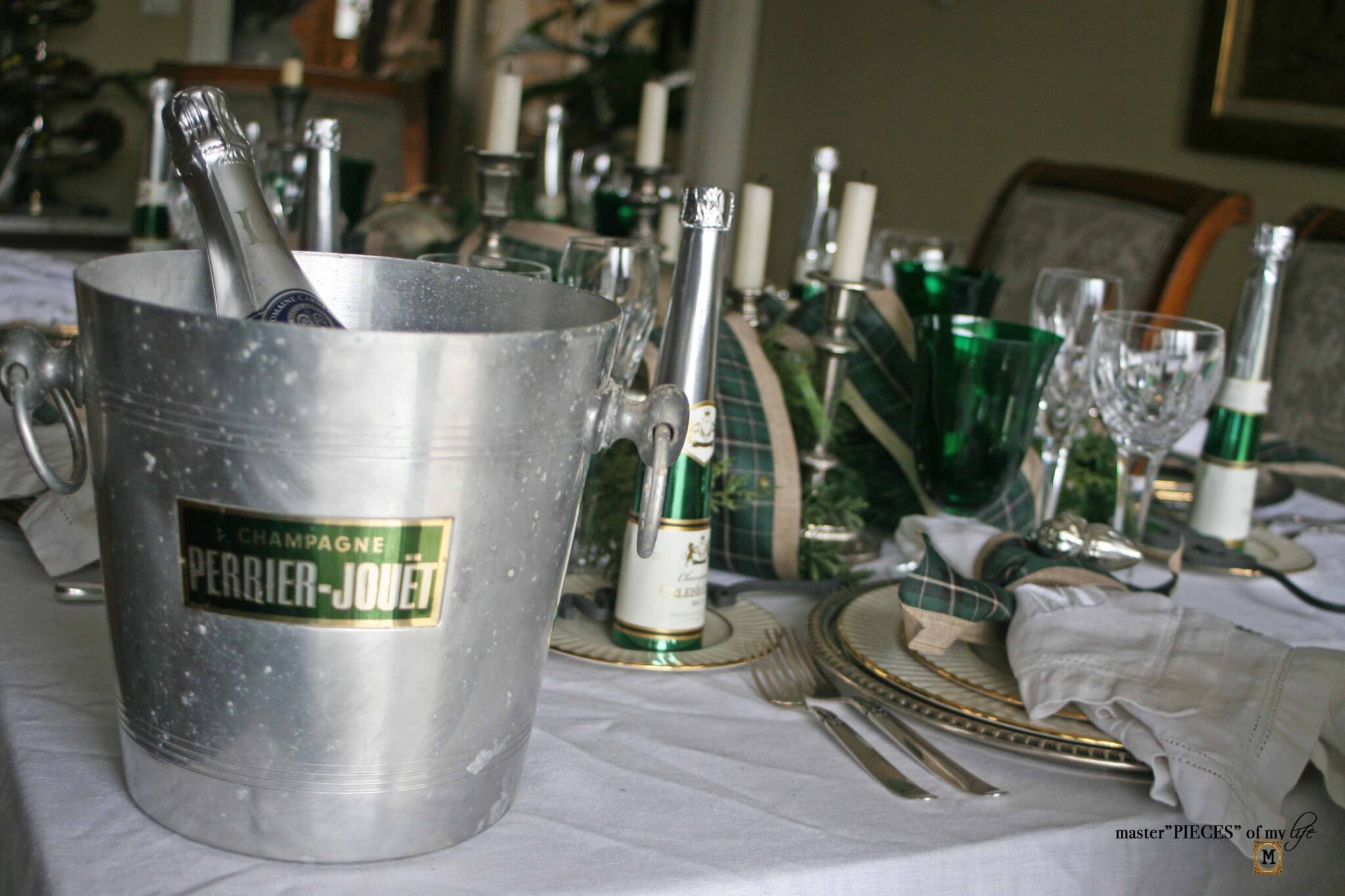 a timely New Year's Eve table with DIY clock plates - Master"Pieces" of ...