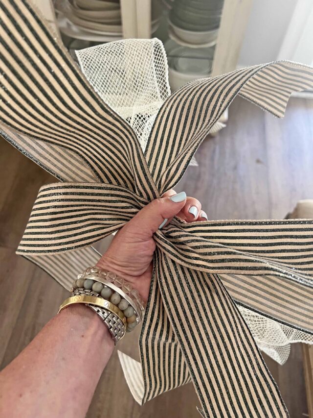 a Bow Tutorial - How to Create the most Fantastic Ribbon Masterpiece ...