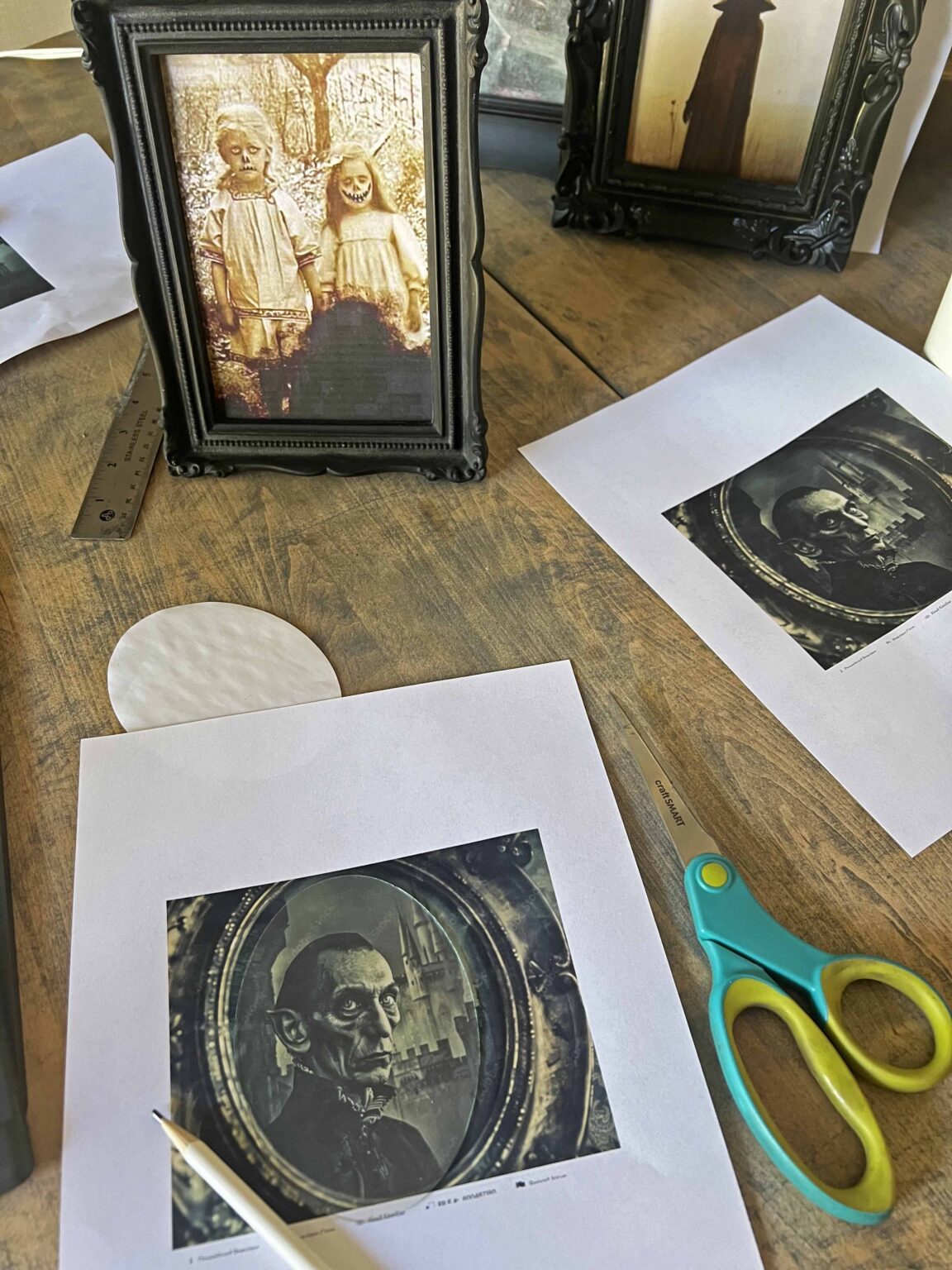 How to Create a Spooky Halloween Portrait Gallery - Master"Pieces" of ...