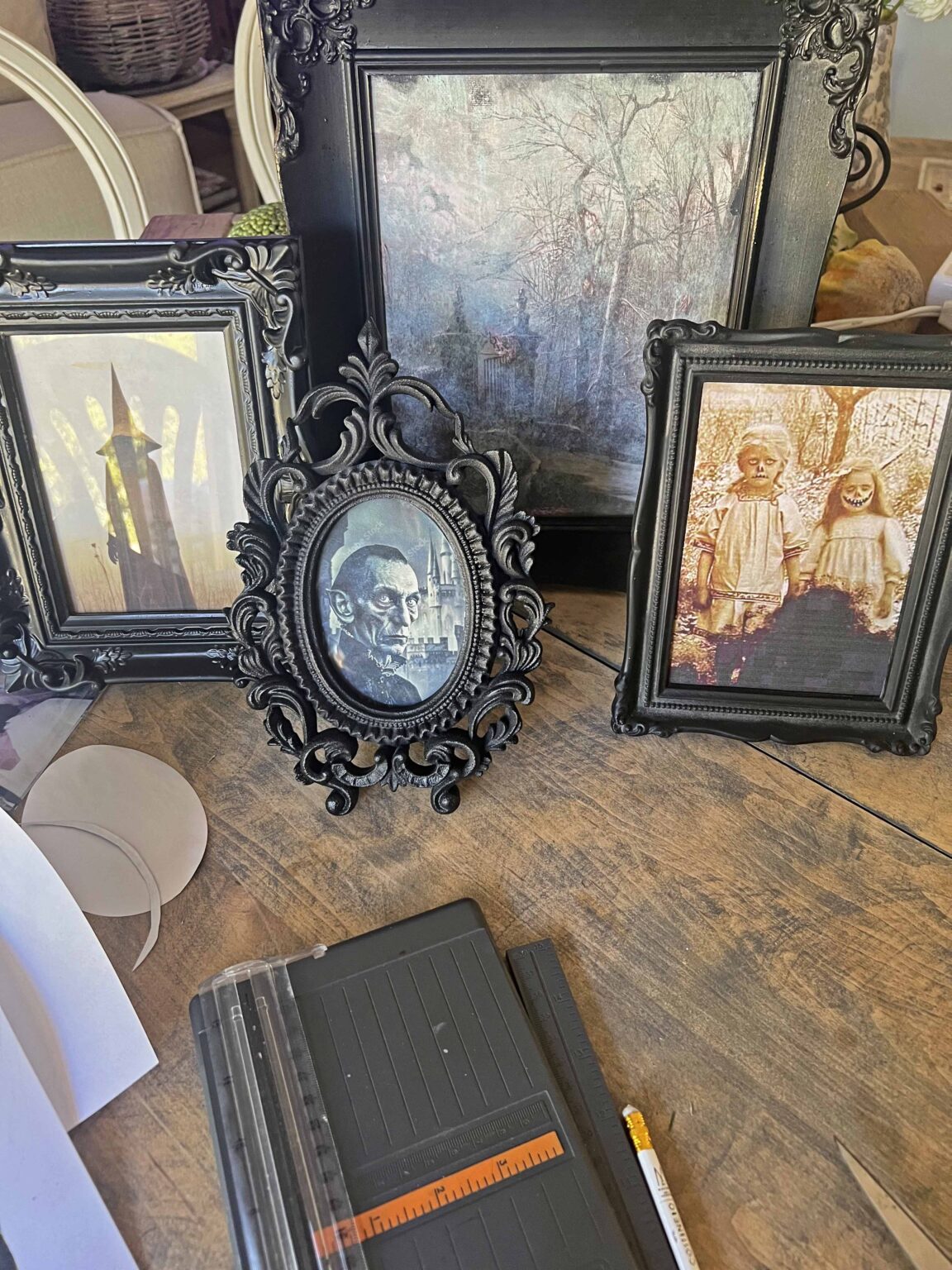 How to Create a Spooky Halloween Portrait Gallery - Master"Pieces" of ...