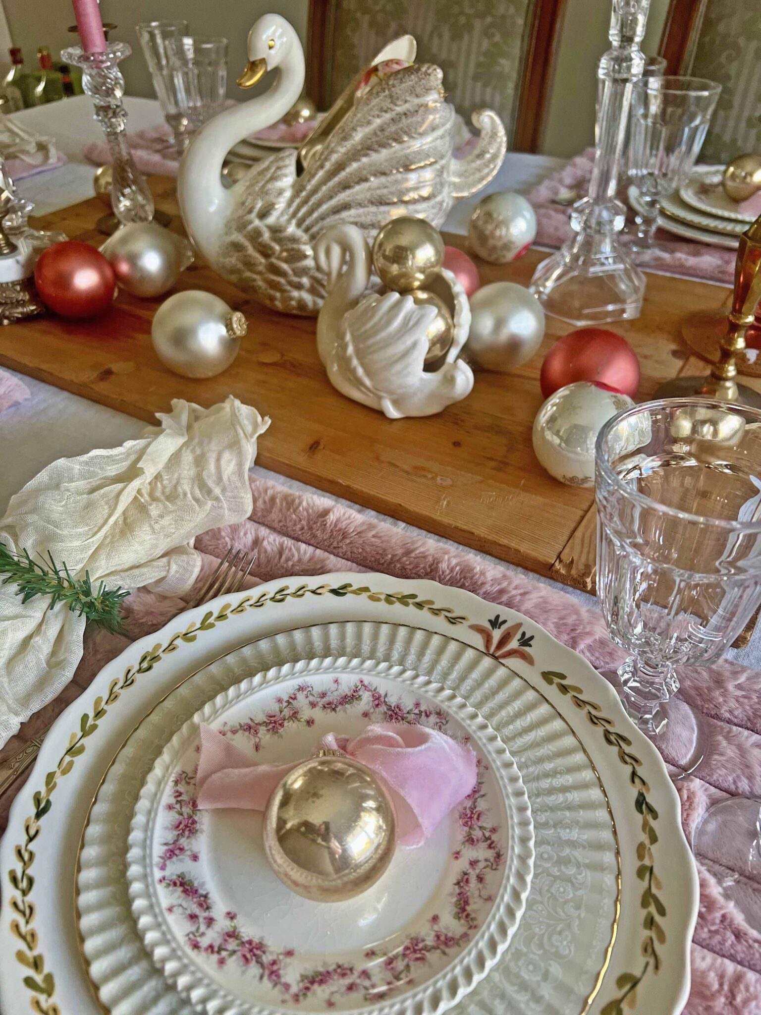 Festive Pink Christmas Table Setting - Master"Pieces" of my Life