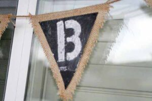 Chalkboard Craft: Easy Customizable DIY Pennant Banner - Master"Pieces ...