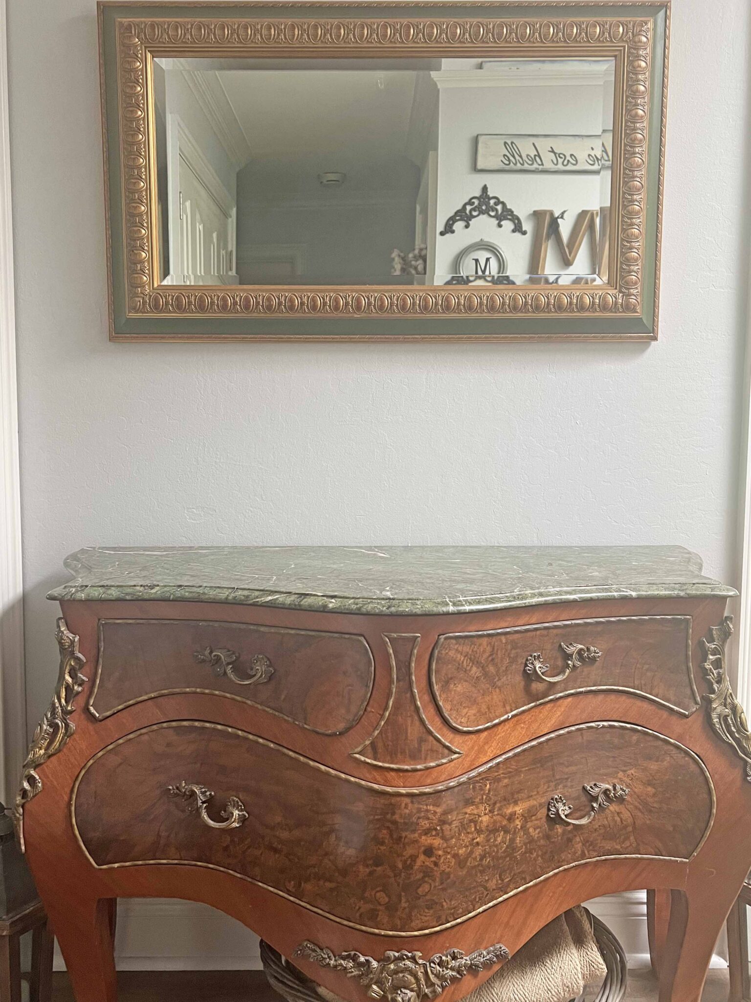 How to Style a Transitional Home Decor Vignette - Master"Pieces" of my Life